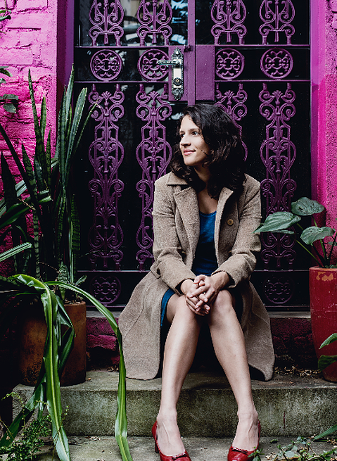 Carol Rossetti lança em Brasília o livro “Mulheres”, com desenhos que ...