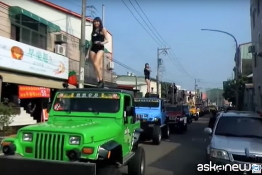 Família de político contrata 50 strippers para dançarem em funeral ... Família de político contrata 50 strippers para dançarem em funeral ...