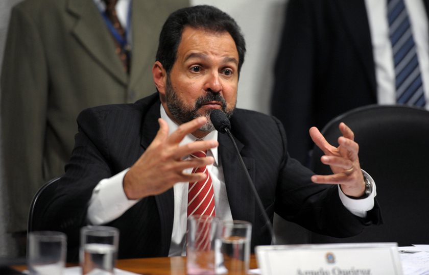 Agnelo deixou servidores e PMs sem benefícios para construir estádio ...