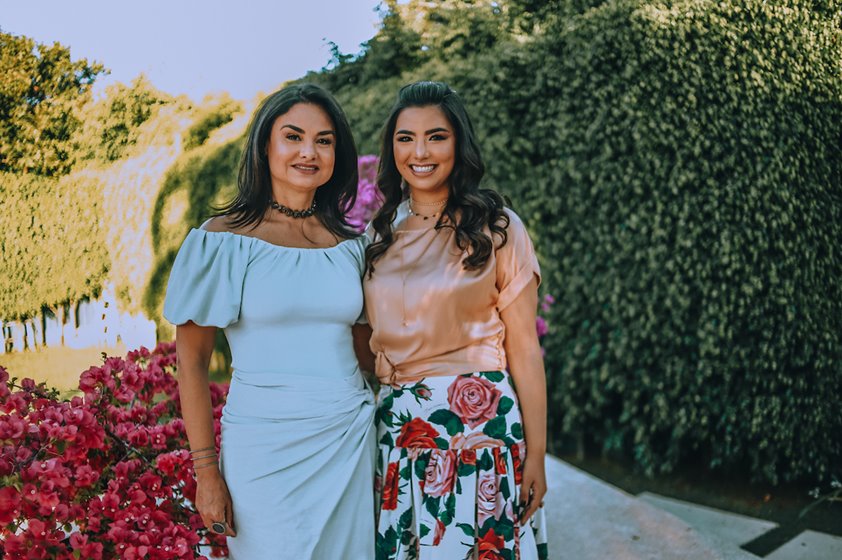 Isabella Lim celebra os 22 anos com happy hour dançante entre amigas ...