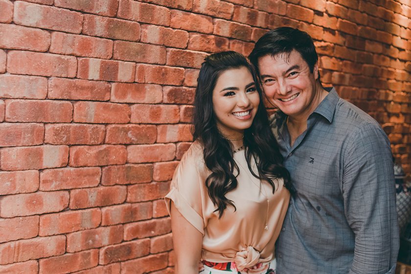 Isabella Lim celebra os 22 anos com happy hour dançante entre amigas ...