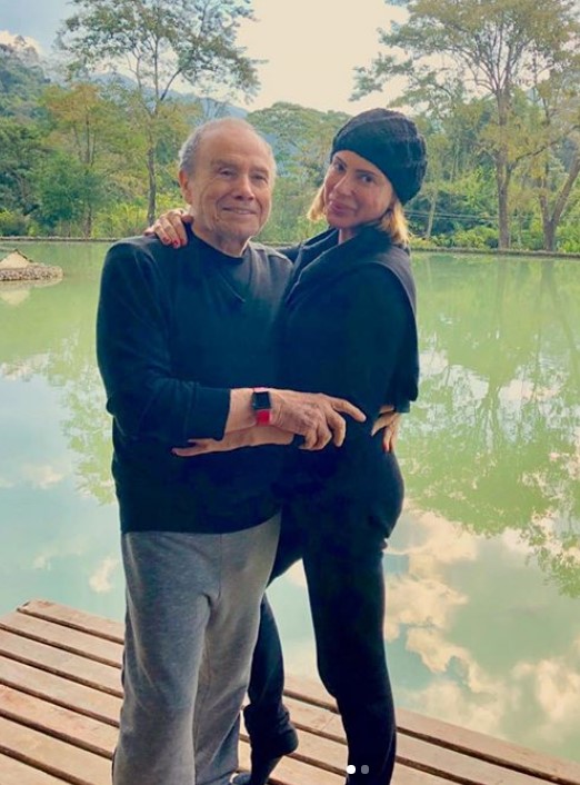 Mari Saade, mulher de Stênio Garcia, posa nua com faca nos seios ...