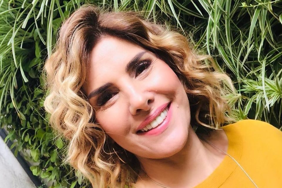 Helena Fernandes reata namoro com o ex-marido: “Bacana” | Metrópoles