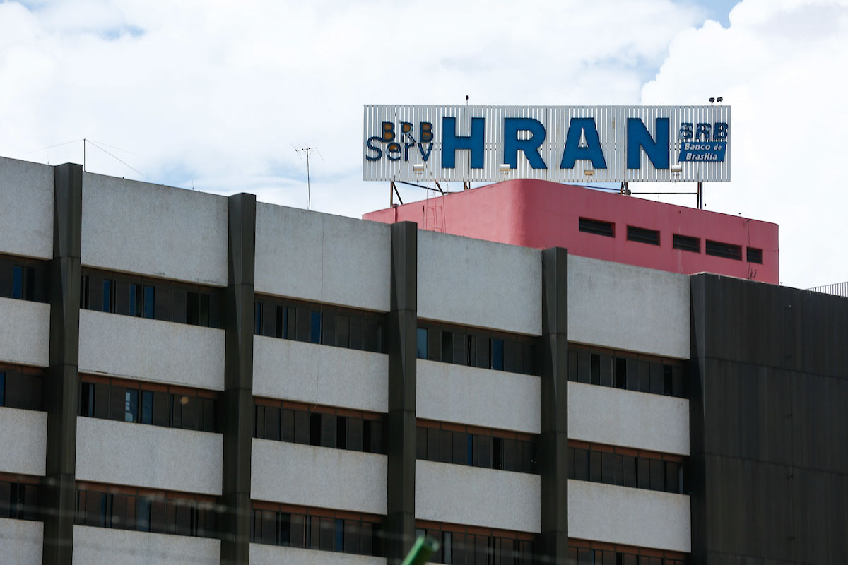 Após uma semana no Hran, paciente com coronavírus recebe alta | Metrópoles