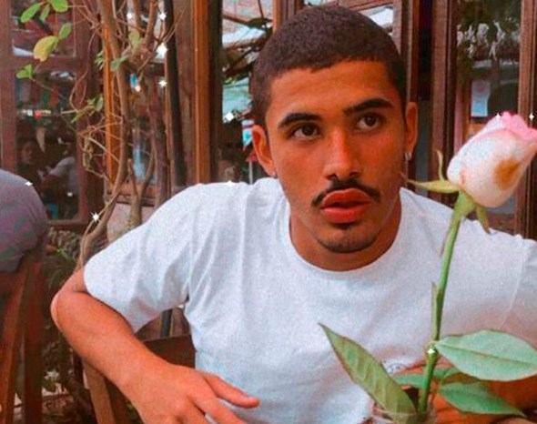 “Já fez 18?”: Anitta flerta com jovem cantor que jogou no Palmeiras ...