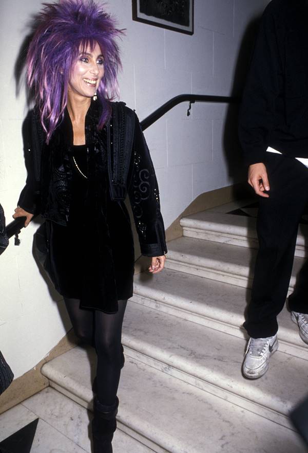 No aniversário de Cher, relembre 10 looks marcantes da cantora e atriz ...