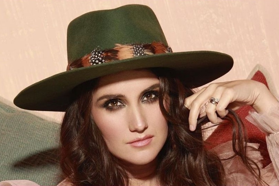Com hits do RBD e carreira solo, Dulce Maria celebra shows no México ...