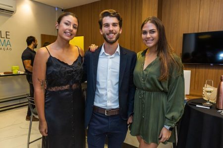 Simple Pharma inaugura loja em Brasília com presença de Luciano Bruno ...