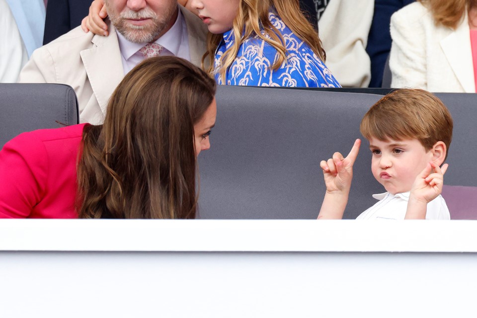 Kate Middleton revelou sofrer “grande pressão” por decisão maternal ...
