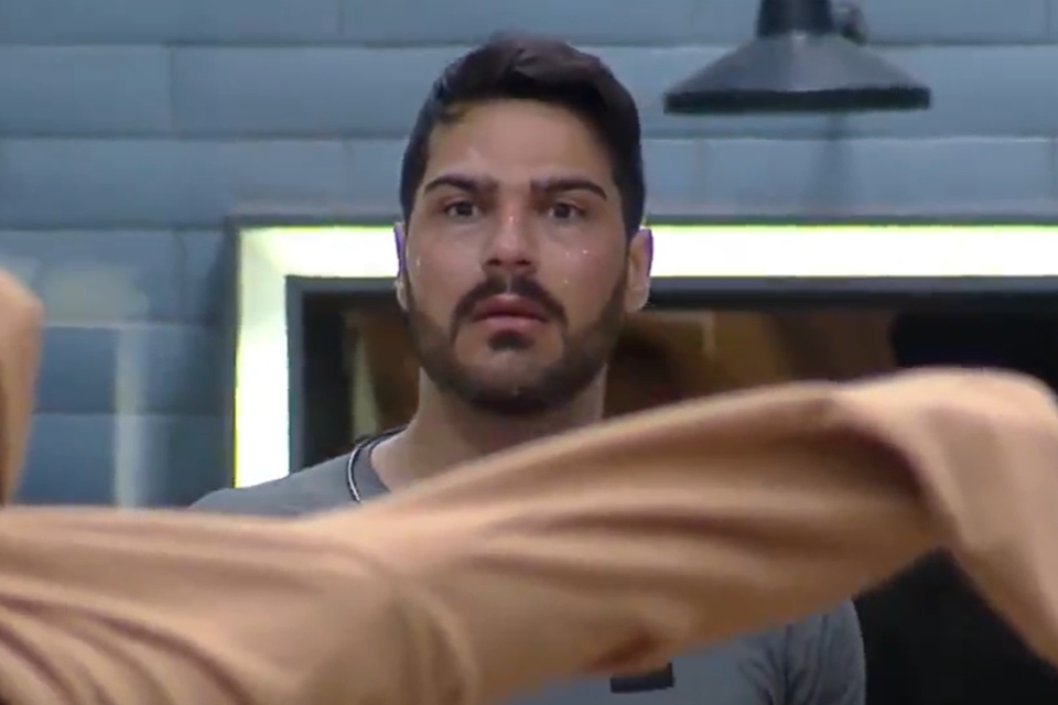 “Massacre” a Shayan são crimes contra sua honra? Especialista explica | Metrópoles