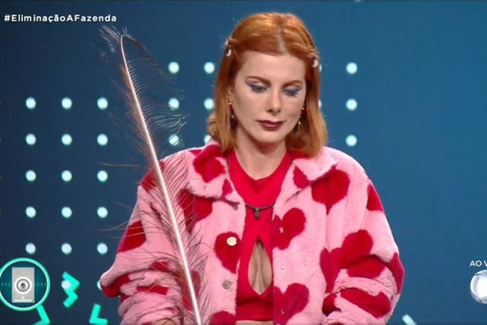 A Fazenda 14: saiba por que Deborah levou pena de pavão para a Roça ...