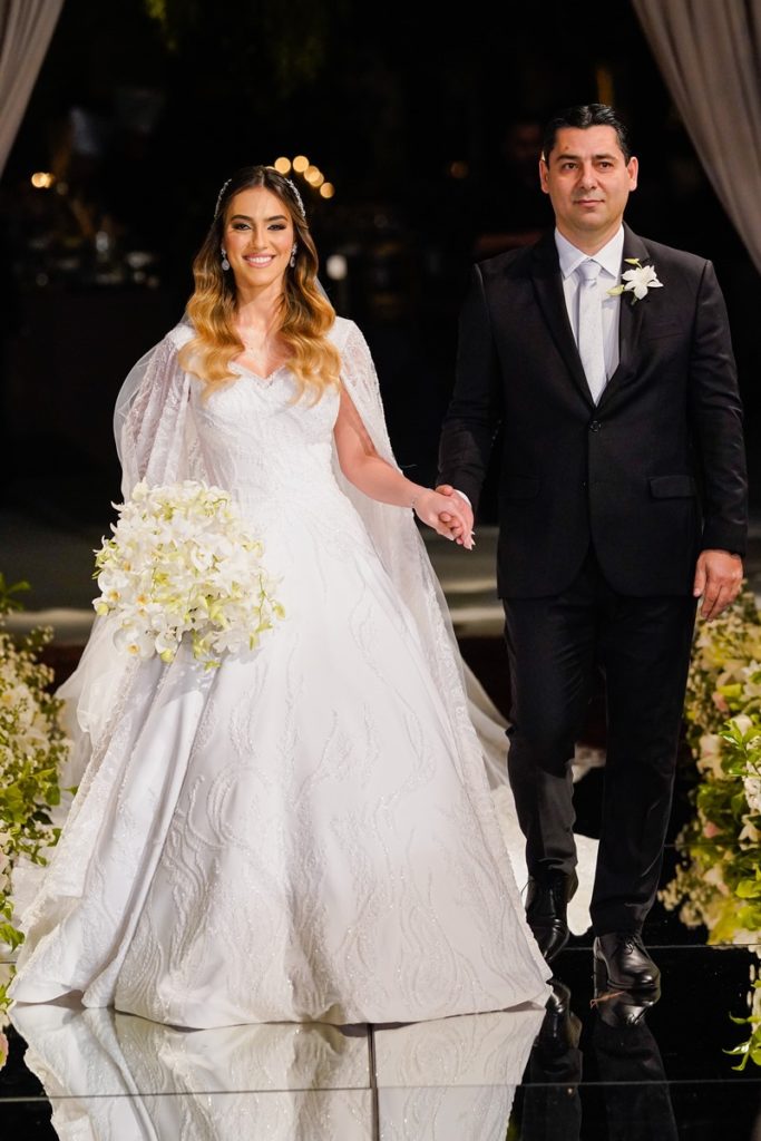 Suhad Shadi e Nasser Shawqi selam o amor em cerimônia luxuosa | Metrópoles