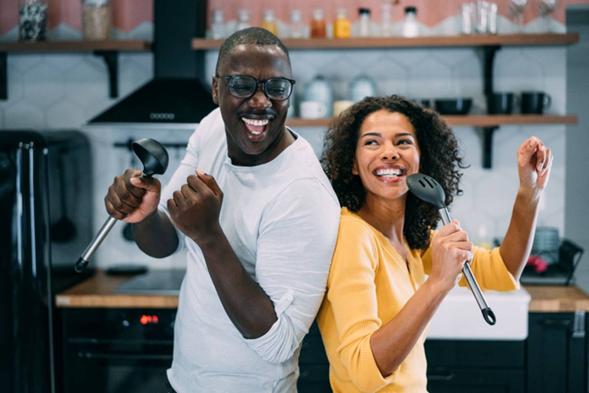 Xô, bad vibe! Estudo elege as músicas mais felizes do mundo | Metrópoles