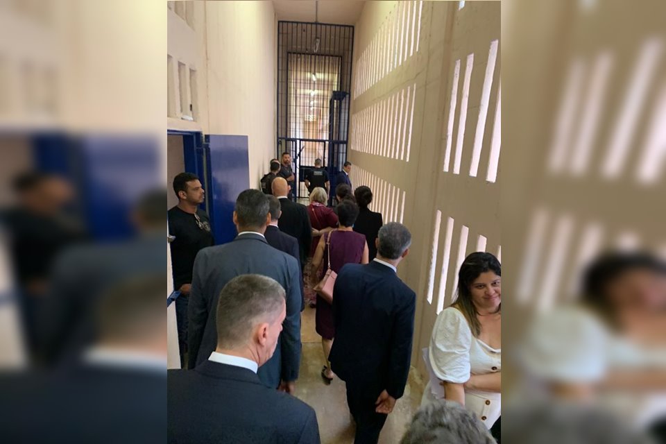 Fotos: Alexandre de Moraes experimenta quentinha distribuída na Papuda ...