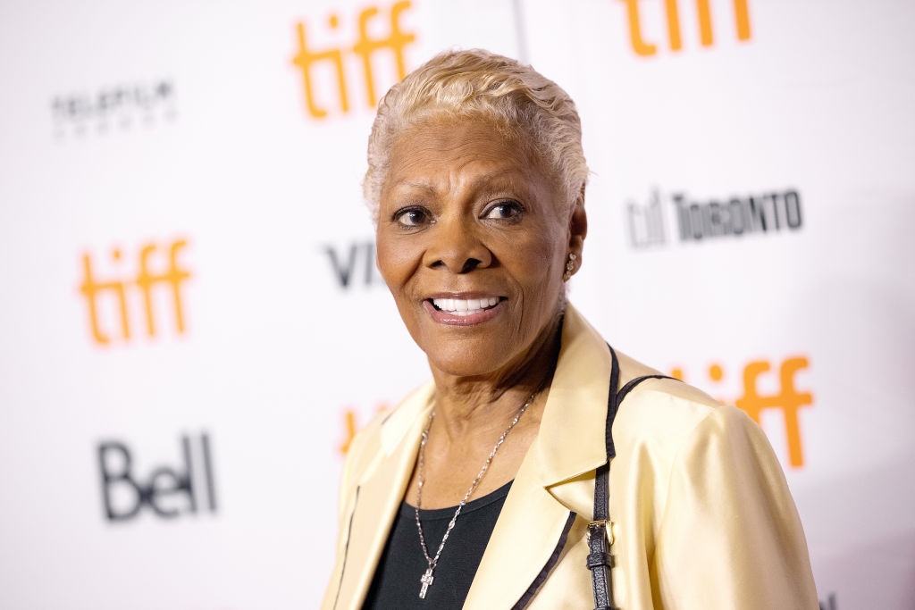 Lenda do pop, Dionne Warwick também é conhecida pelo envolvimento em ...