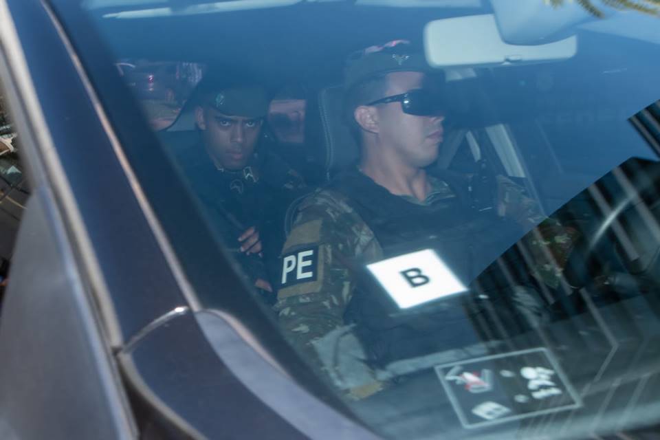 Mauro Cid Ex Ajudante De Bolsonaro Chega à Pf Para Depor Sobre Caso