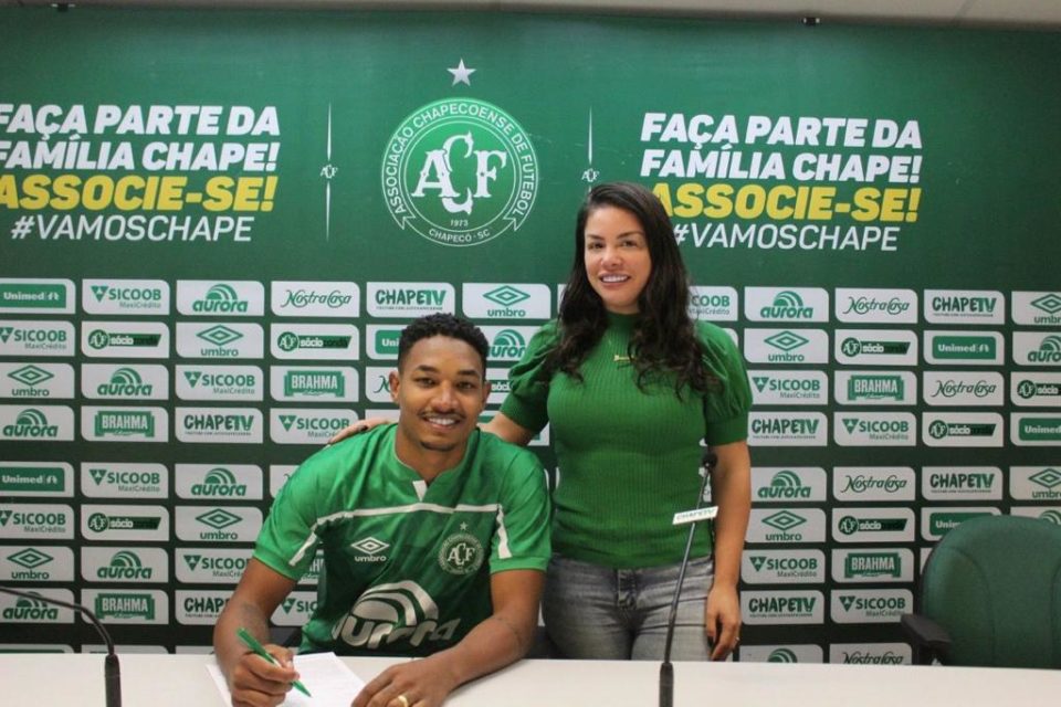 Bruna Miller expõe mensagem que enviou para esposa de Casemiro | Metrópoles
