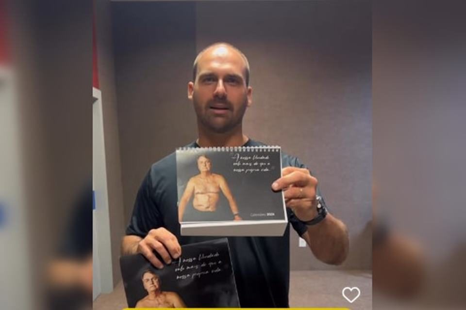 Eduardo Bolsonaro lança calendário com foto do pai sem camisa; veja ...