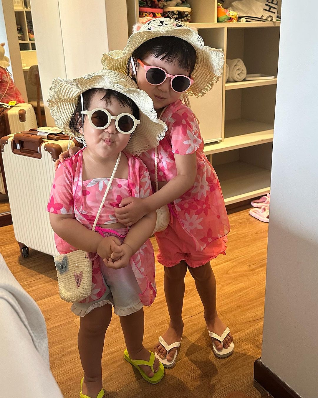 Lulu e Maya D’avola: irmãs encantam o Brasil com travessuras na web | Metrópoles