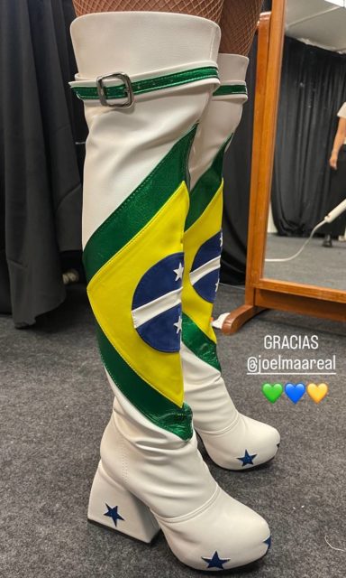 Dulce María usa botas de Joelma em último show do RBD no Brasil ...