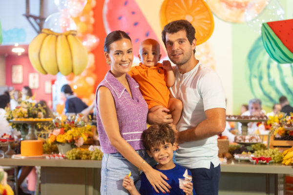 Marcela Corrieri e Laura Vaz festejam aniversário em tarde animada ...