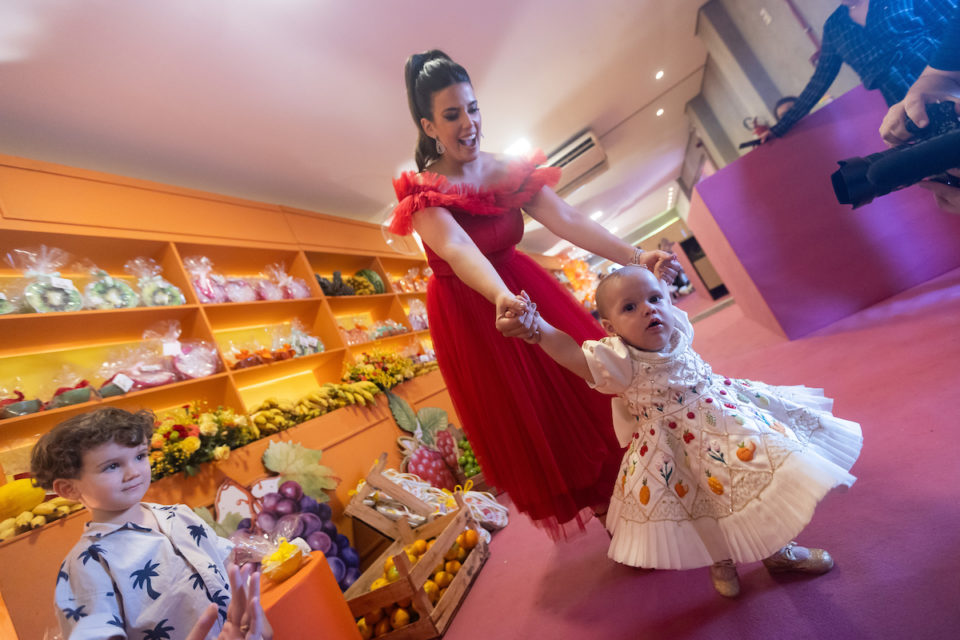 Marcela Corrieri e Laura Vaz festejam aniversário em tarde animada ...