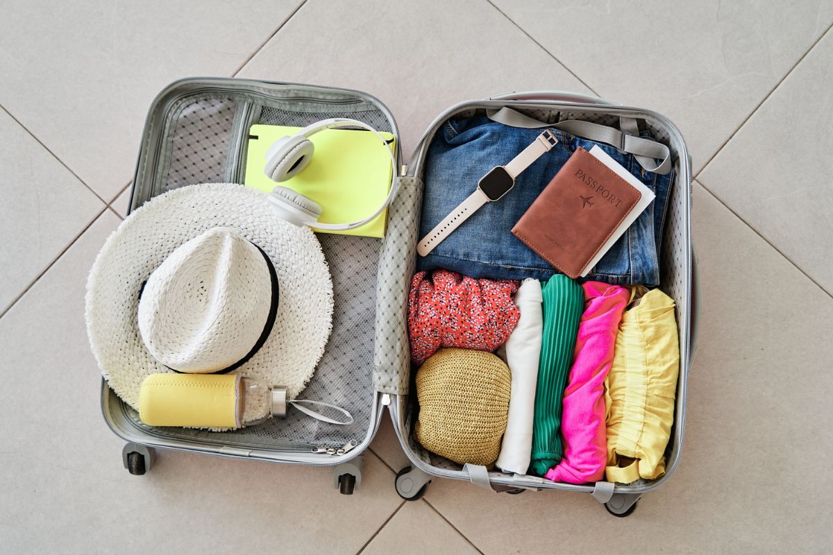 Sem sofrimento! Aprenda a montar uma mala de viagem prática e estilosa ...