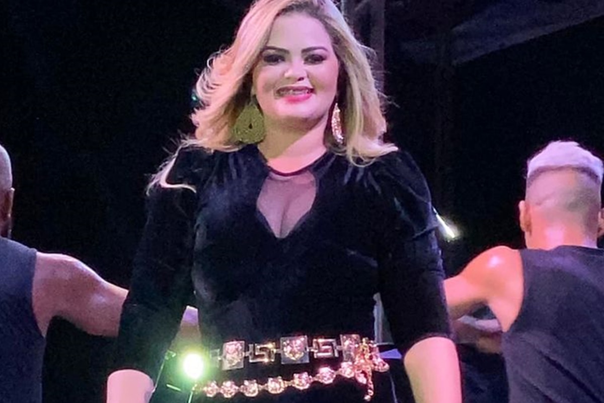 Quem era Dani Li, cantora que morreu aos 35 anos após cirurgia | Metrópoles