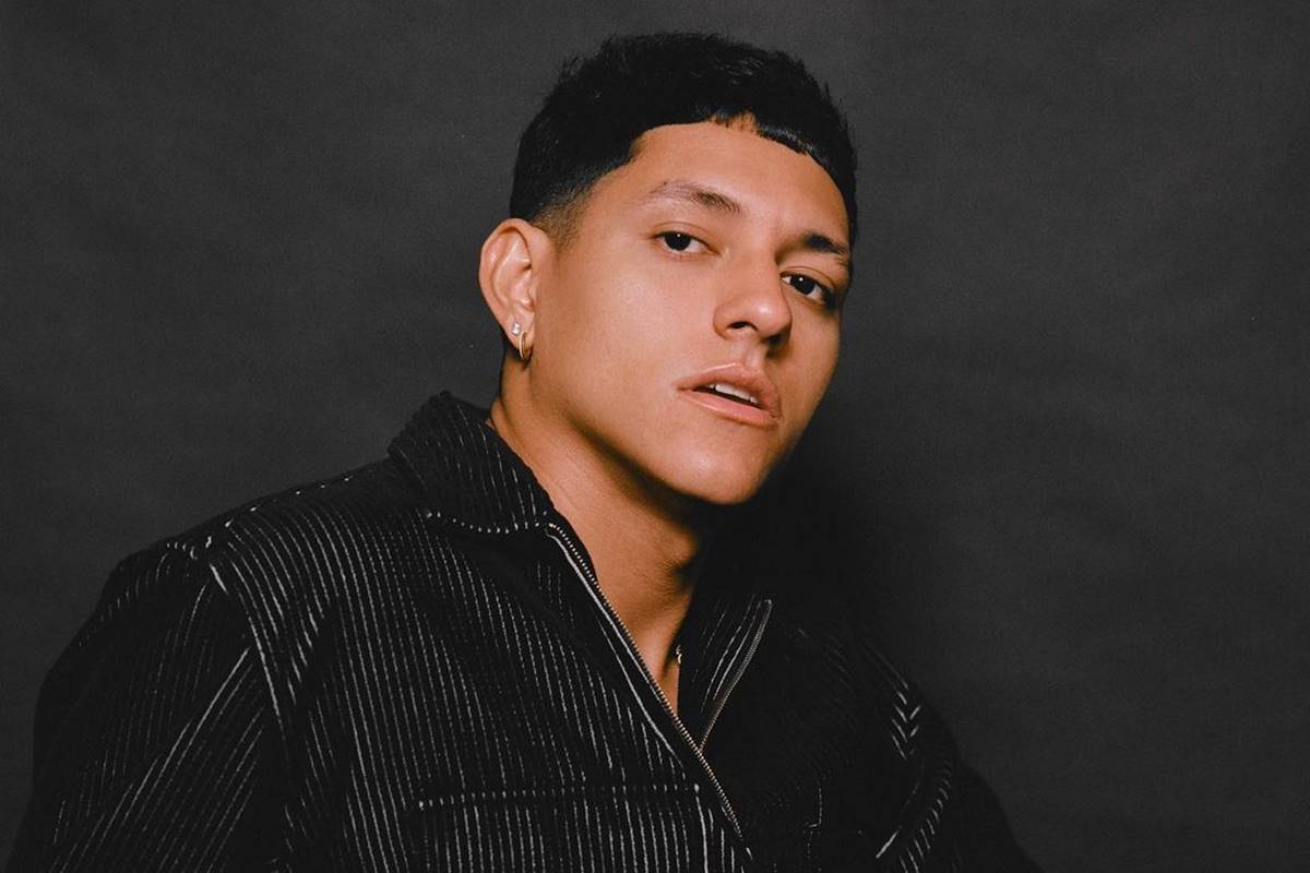 Quem é La Cruz, 1º artista de reggaeton a cantar sobre amor e sexo gay ...