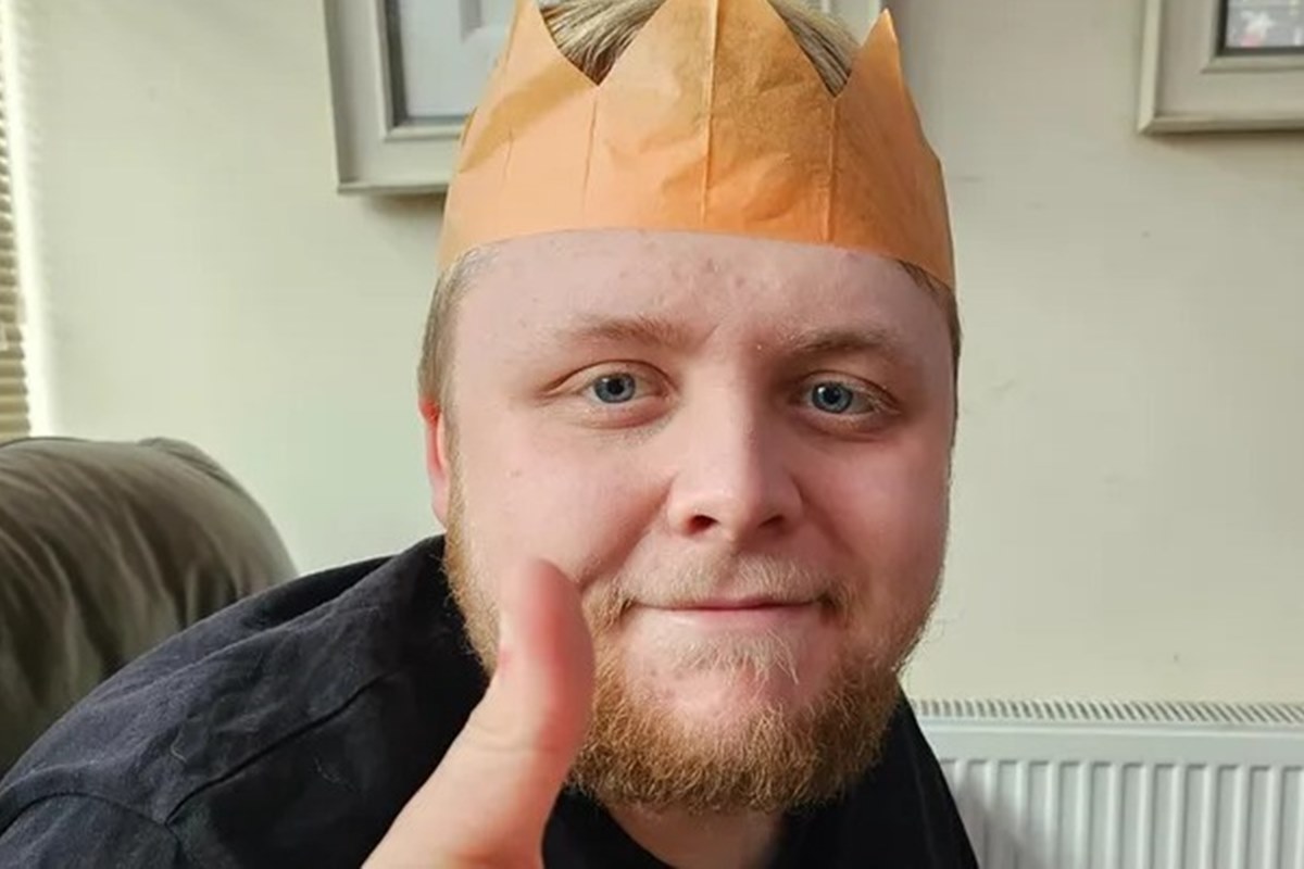 Aos 22, britânico é diagnosticado com demência: “Cérebro de 70 anos ...