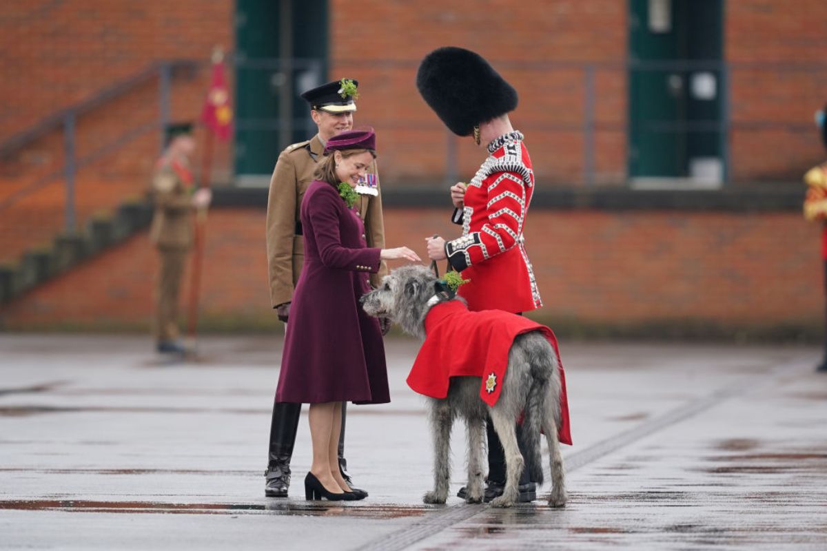 Saiba quem é Lady Ghika, que substituiu Kate Middleton em evento real ...