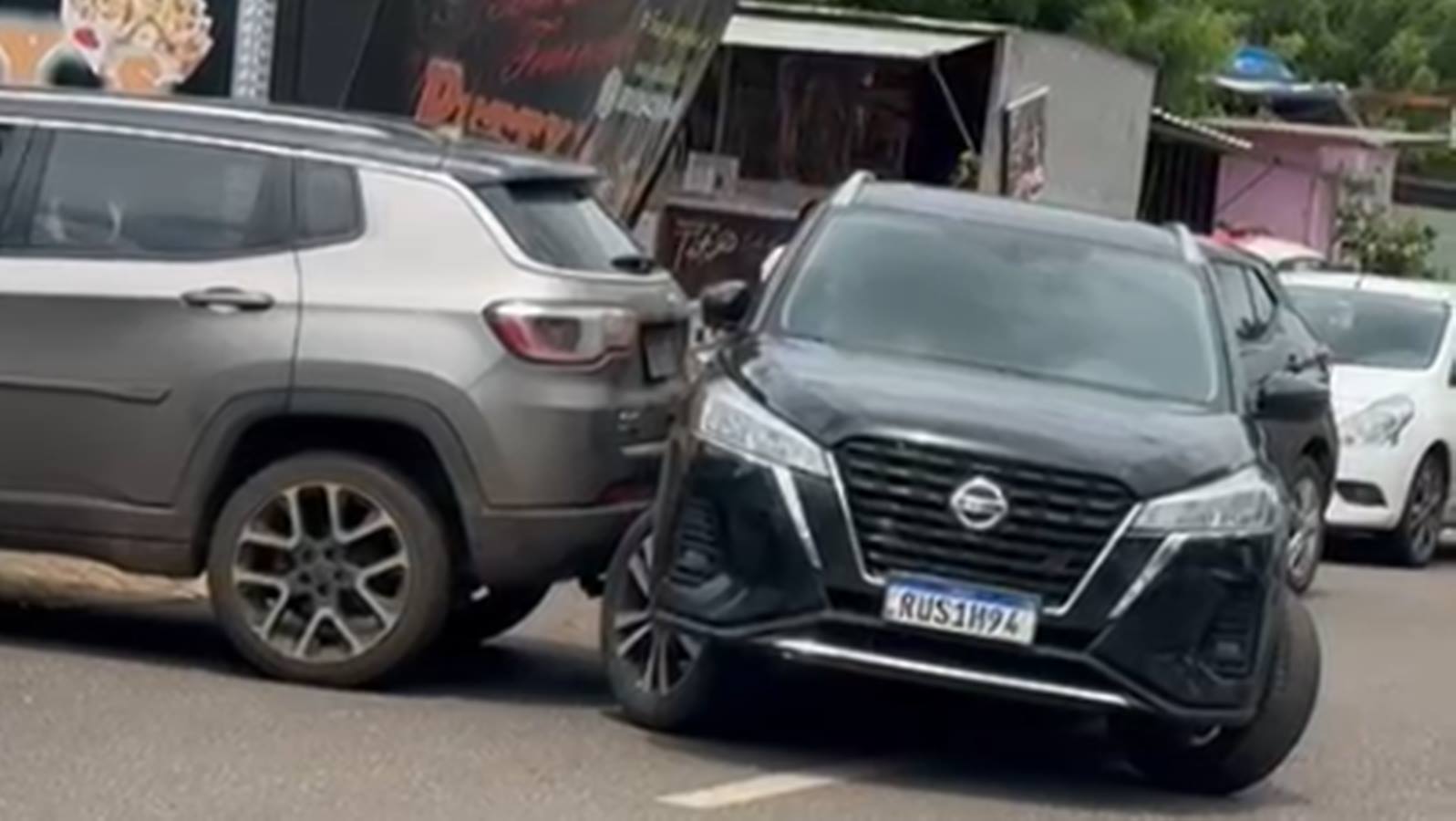 Batida em carro que “fechou” vaga em Brasília vira caso de polícia ...