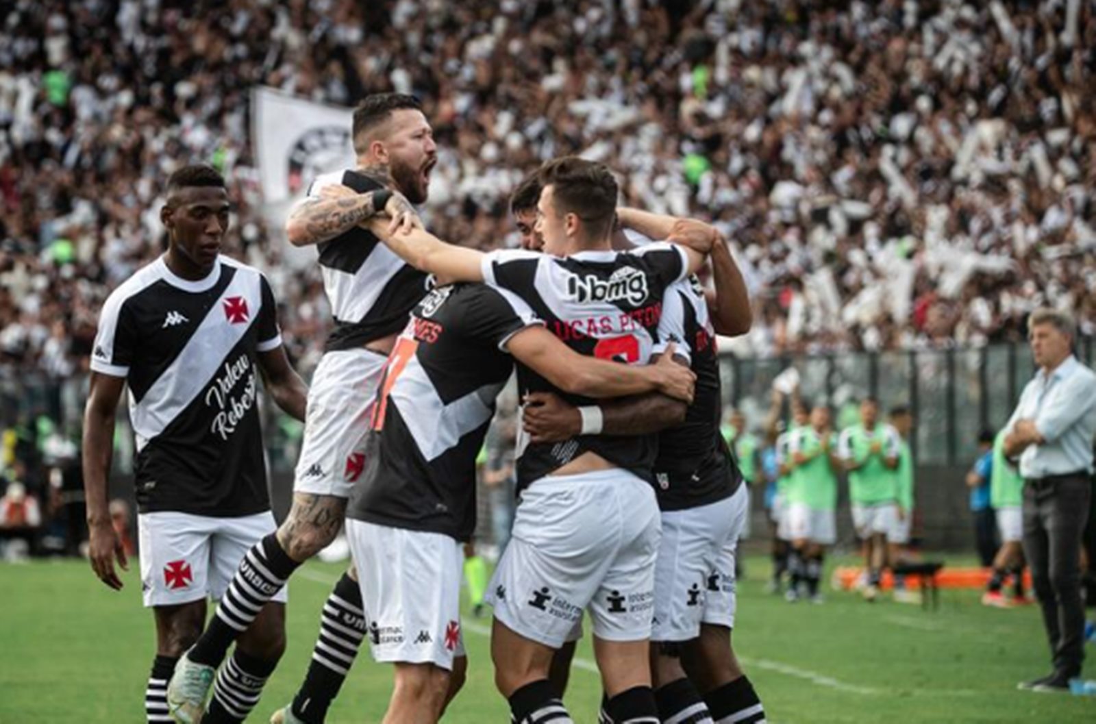 Vasco estreia no Campeonato Brasileiro com vitória diante do Grêmio ...
