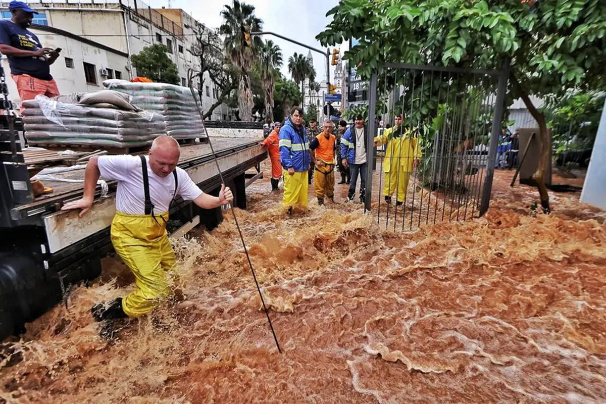 Cheia histórica: nível do Guaíba, em Porto Alegre, atinge 5,30m ...