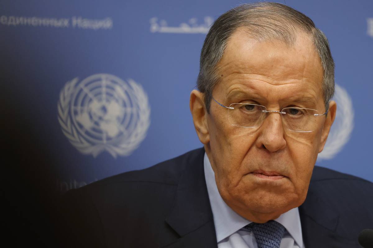 Rússia está pronta para enfrentar o Ocidente na Ucrânia, diz Lavrov ...